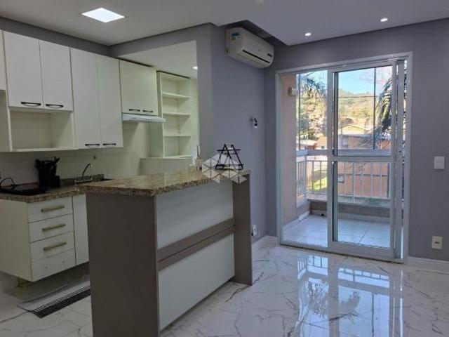 Apartamento semi mobiliado, desocupado de 2 dormitórios no Teresópolis!