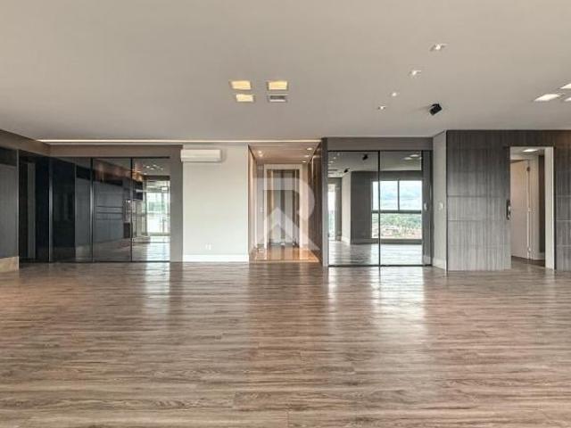Apartamento Semi Mobiliado em Cond. Clube com Vista Livre, Andar Alto, Face Norte e 3 Suítes para Co