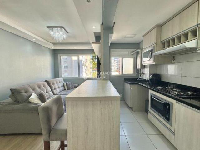 Apartamento semi mobiliado impecável