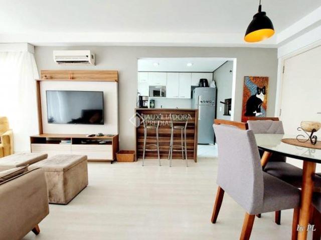 Apartamento Semi Mobiliado no bairro Cavalhada
