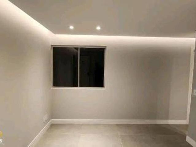 APARTAMENTO SEMI MOBILIADO NO SANTA CÂNDIDA! 02 QUARTOS, SALA, COZINHA, GARAGEM!