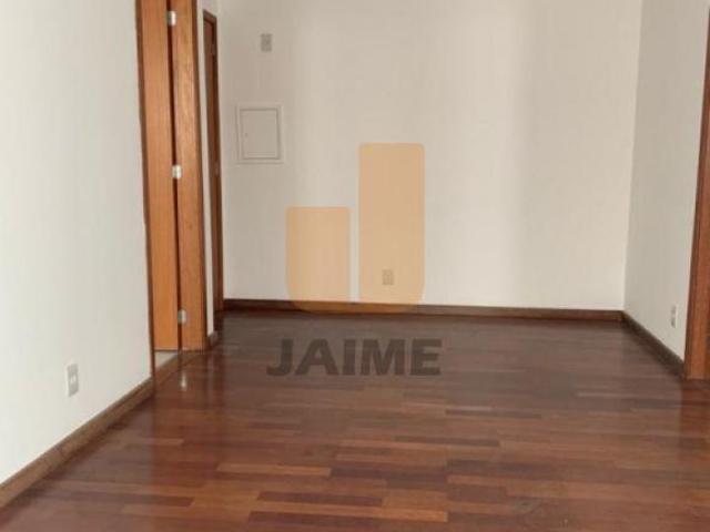 Apartamento semi mobiliado, são 46 m2 em excelente localização, com acesso fácil ao Shopping