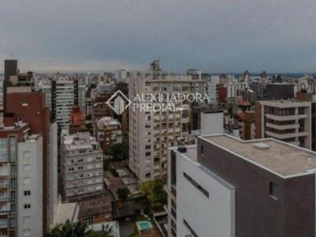 Apartamento semi obiliado de 2 dormitórios no Rio Branco 75 m² | 1 suíte + vaga coberta!