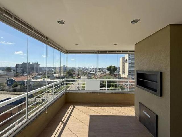 Apartamento semimobiliado no Madureira, com 2 quartos e 2 vagas