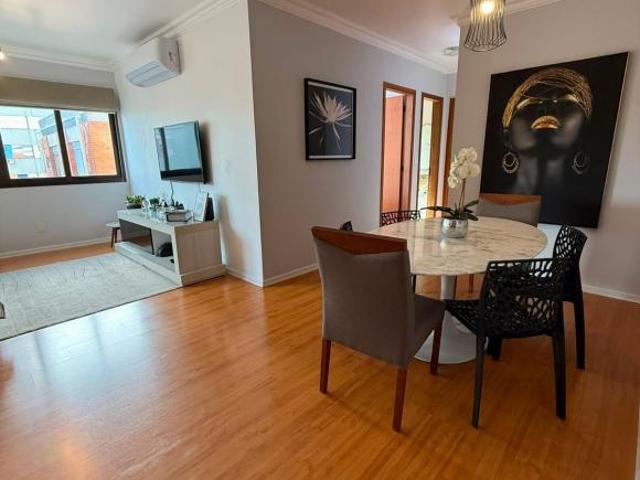 Apartamento semimobiliado no Moinhos de Vento