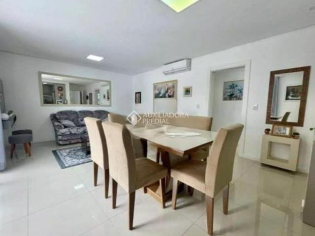 Apartamento semimobiliado no bairro São Leopoldo, com 03 quartos sento 01 suíte, 105m²