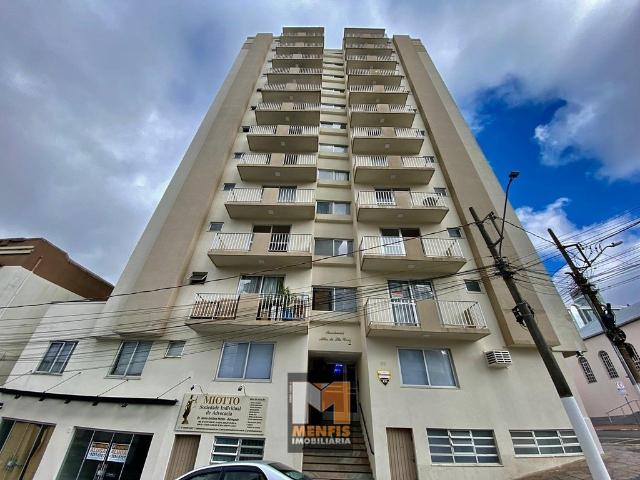 Apartamento semimobiliado no Centro