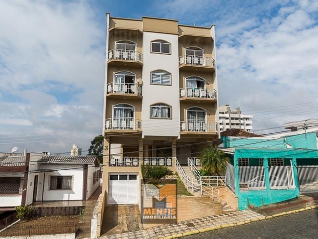 Apartamento semimobiliado no Centro