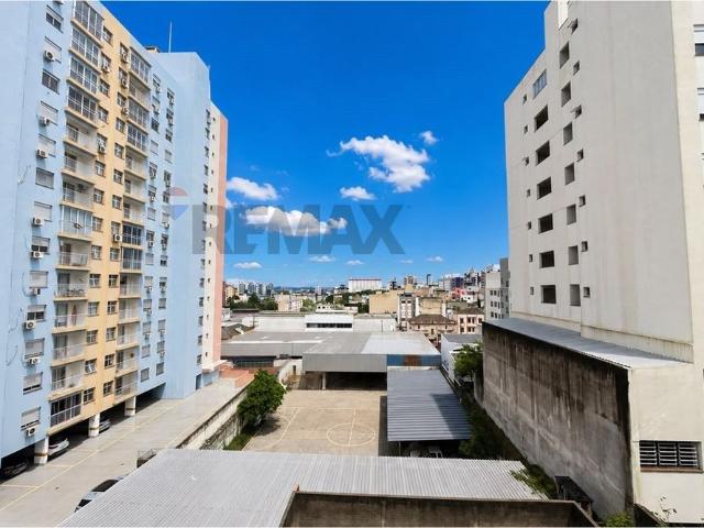 Apartamento semimobiliado no centro para locação