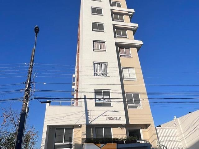 Apartamento semimobiliado no Coral