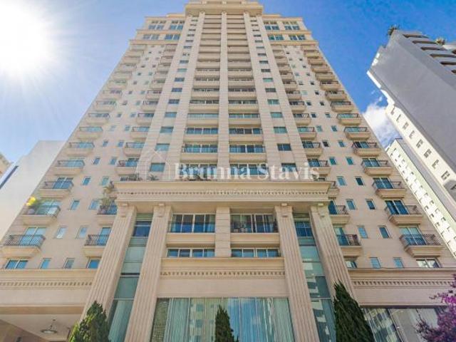 Apartamento semimobiliado no Edifício Maison Classique