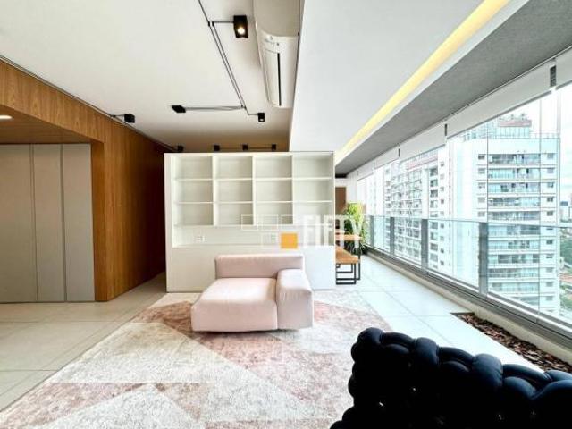 Apartamento semimobiliado à venda, 85m², 1 suíte com closet e 2 vagas Brooklin SP