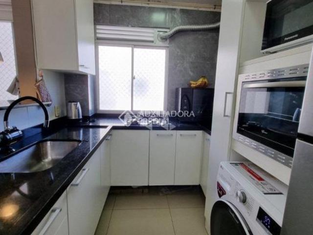 Apartamento semimobiliado à venda de 2 quartos no bairro São José