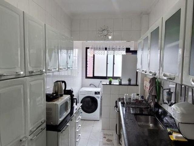Apartamento semimobiliado à venda no Canto do Forte, em Praia Grande SP