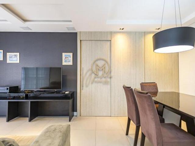 Apartamento semimobiliado à venda no Champagnat co