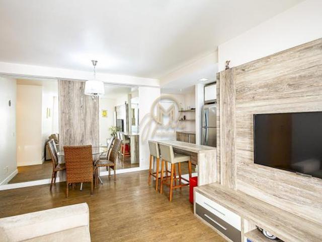 Apartamento semimobiliado à venda no Champagnat co