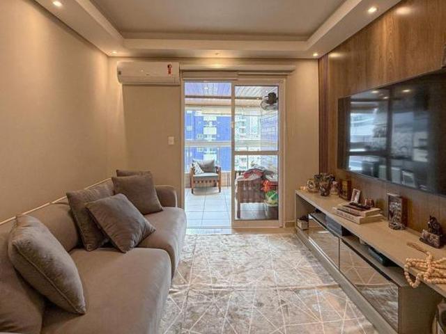 Apartamento semimobiliado à venda na Aviação, em Praia Grande SP