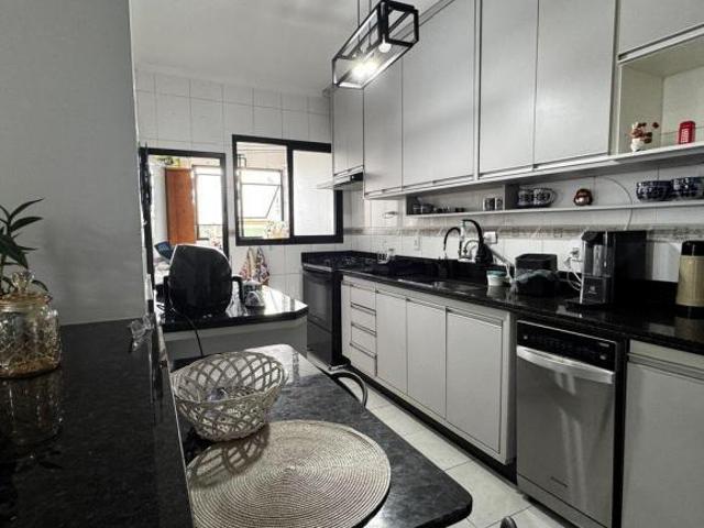Apartamento semimobiliado à venda na Tupi, em Praia Grande/SP