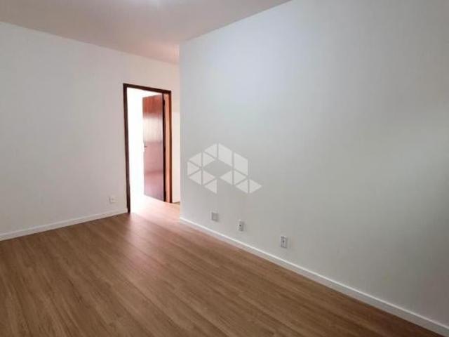 Apartamento semimobiliado, central, com 01 dormitório