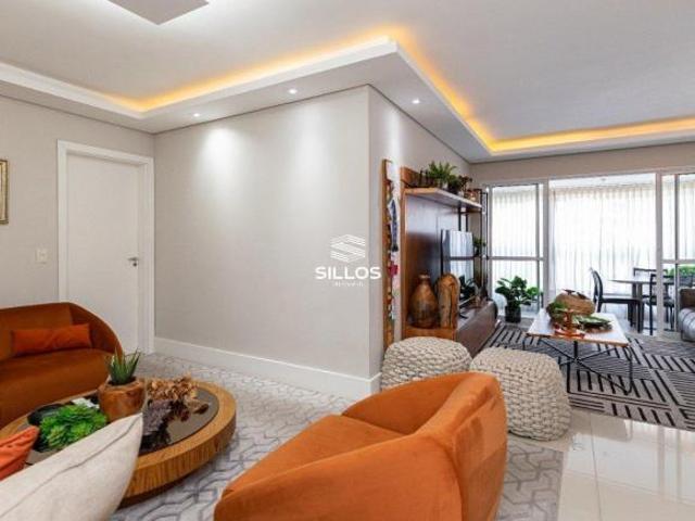 Apartamento semimobiliado com 4 quartos à venda no Água Verde em Curitiba