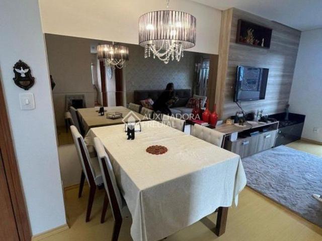Apartamento semimobiliado com 90,00 m² privativos no Bairro Sanvitto