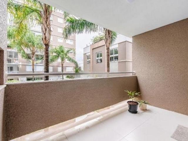 Apartamento semimobiliado com 90m², 03 dormitórios, sendo 1 suíte e 02 vagas no bairro Jardim Itu S
