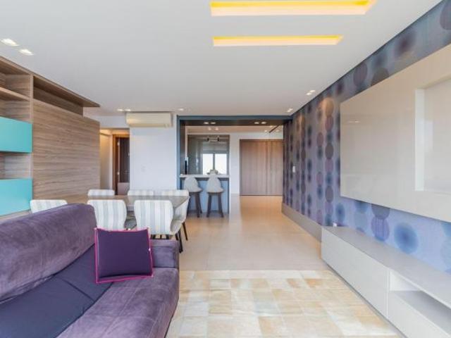 Apartamento semimobiliado, com 94m privativos, 2 suites e 3 vagas de garagem
