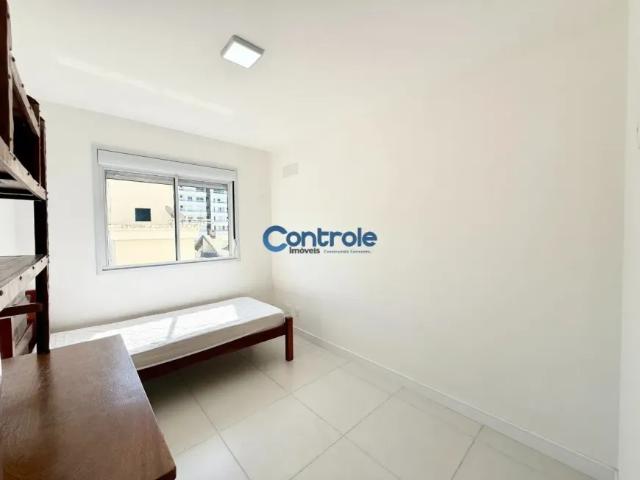 Apartamento semimobiliado com 02 dormitórios, sendo 01 suíte no bairro Pedra Branca, São José/SC