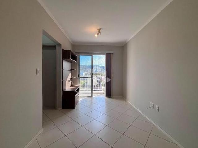 Apartamento semimobiliado, com 02 dormitórios, perto da UNISC!