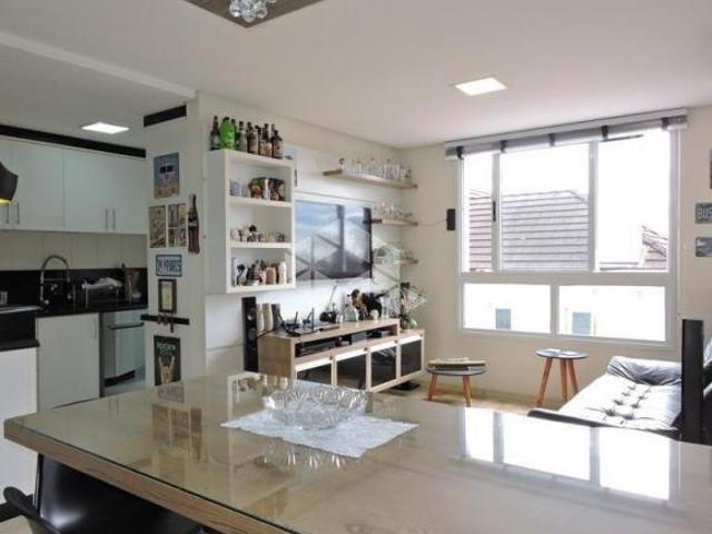 Apartamento semimobiliado com 2 dormitórios sendo um suíte e 2 vagas no Sanvitto