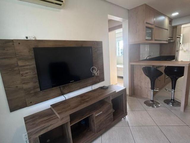 Apartamento semimobiliado, com 2 quartos no Treviso