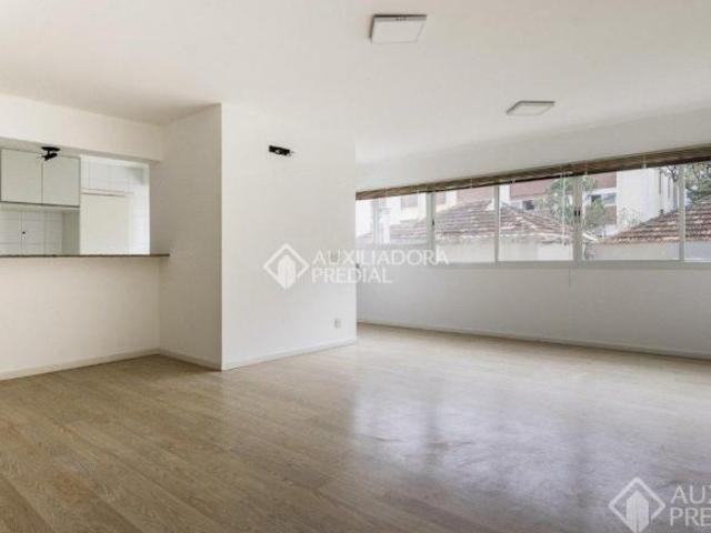 Apartamento semimobiliado com 2 suítes, 2 vagas no Moinhos de Vento