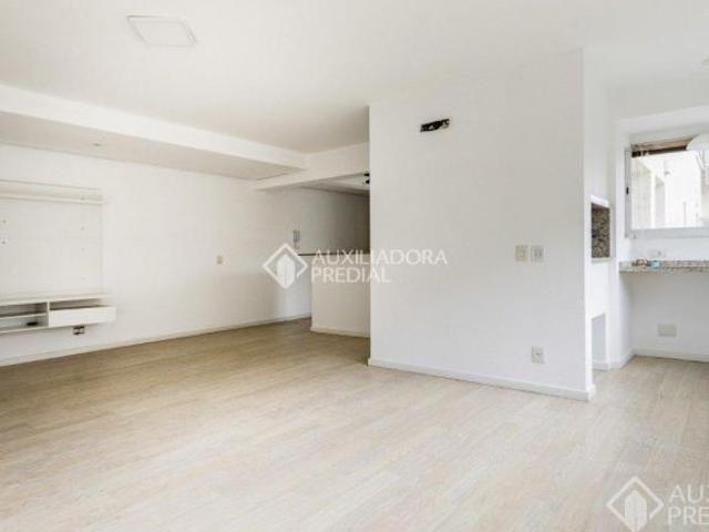Apartamento semimobiliado com 2 suítes, 2 vagas no Moinhos de Vento
