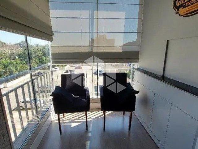APARTAMENTO SEMIMOBILIADO COM 3 DORMITÓRIOS, SUITE E CHURRASQUEIRA, VAGA DE GARAGEM COBERTA E INFRAE