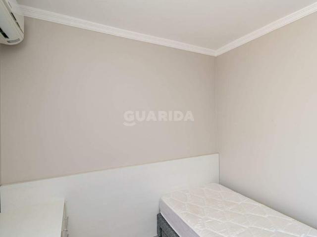 Apartamento semimobiliado com 3 dormitórios, sendo 1 suíte, no bairro Tristeza COD: 23476