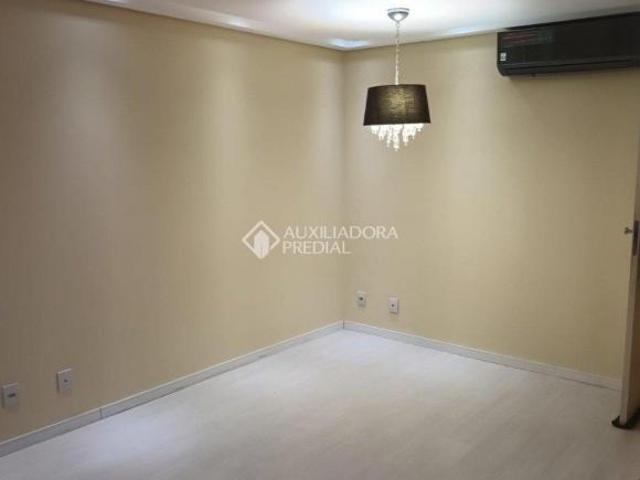 Apartamento semimobiliado com 3 dormitórios