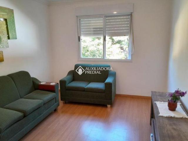 Apartamento semimobiliado com 3 quartos e 1 vaga no bairro Gloria