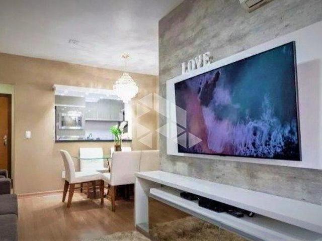 Apartamento semimobiliado com 3 quartos no Bairro Glória