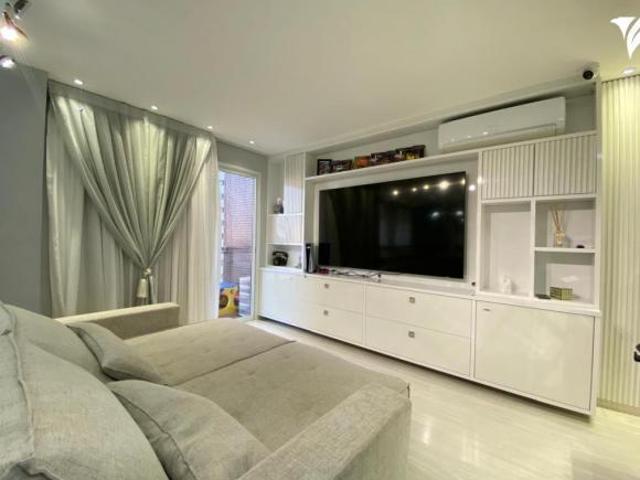Apartamento Semimobiliado com Closet e Varanda Gourmet em Maringá