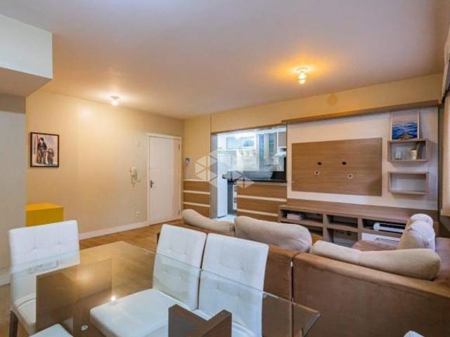 Apartamento semimobiliado com excelente localização
