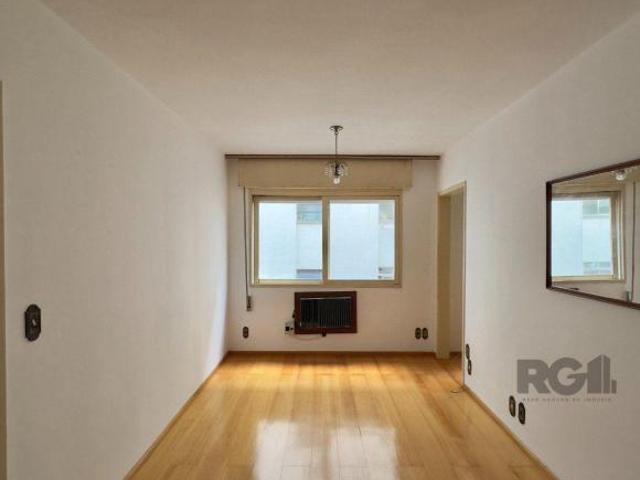 APARTAMENTO SEMIMOBILIADO COM ÓTIMA LOCALIZAÇÃO NO CENTRO HISTÓRICO