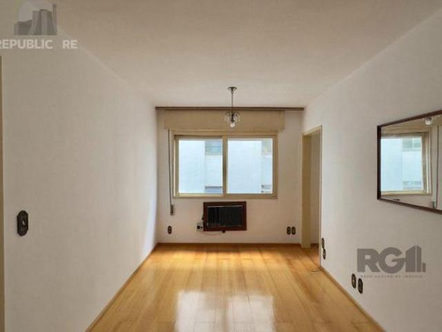 APARTAMENTO SEMIMOBILIADO COM ÓTIMA LOCALIZAÇÃO NO CENTRO HISTÓRICO
