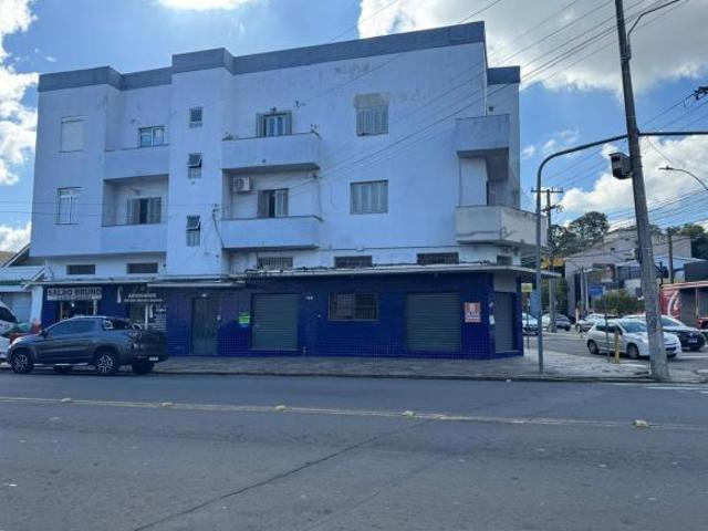 Apartamento semimobiliado com sacada a venda no Centro de Canoas
