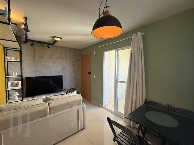 Apartamento semimobiliado com sacada e churrasqueira no Novo Mundo