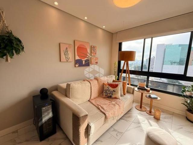Apartamento semimobiliado de 1 dormitório com suíte e vaga bairro Azenha