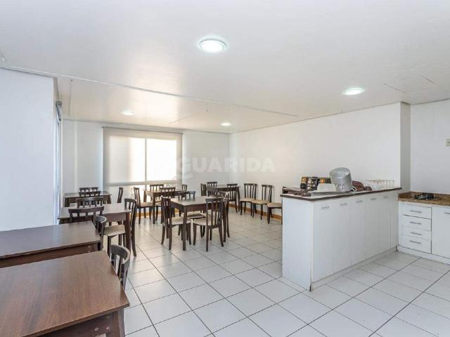 Apartamento semimobiliado de 1 dormitório no bairro Petrópolis. COD: 19937