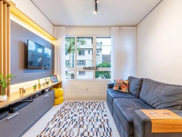 Apartamento Semimobiliado de 2 Dormitórios com Suíte e Vaga