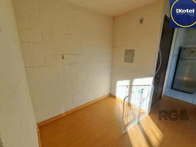 Apartamento semimobiliado de 2 dormitórios no bairro Vila Nova
