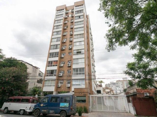 Apartamento semimobiliado e decorado no bairro Auxiliadora, com 91 m²