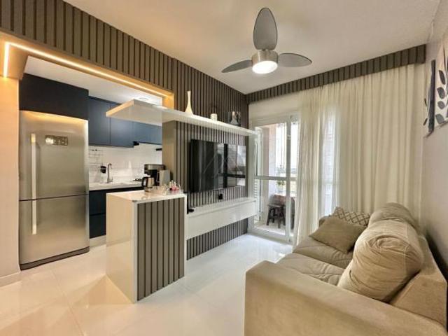 Apartamento semimobiliado localizado no bairro Pedro Moro